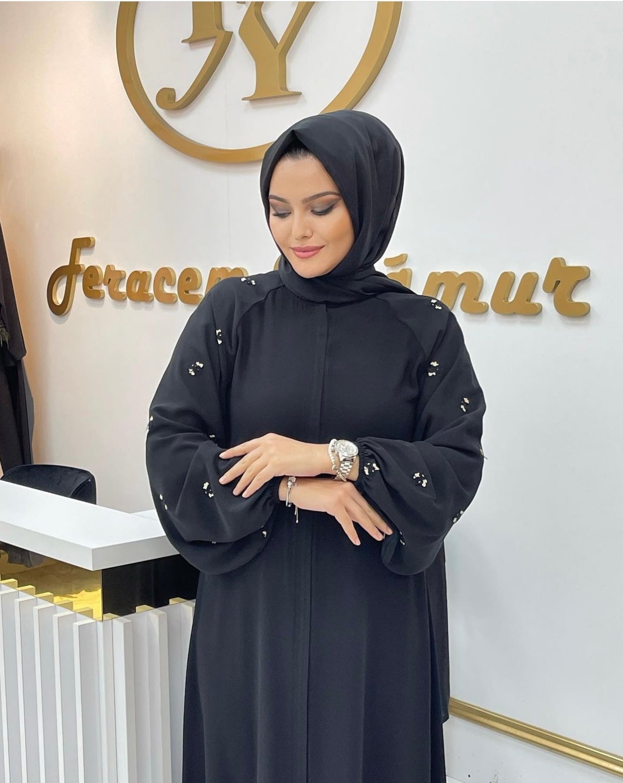 Abayas & Ferrace – Aynamoda